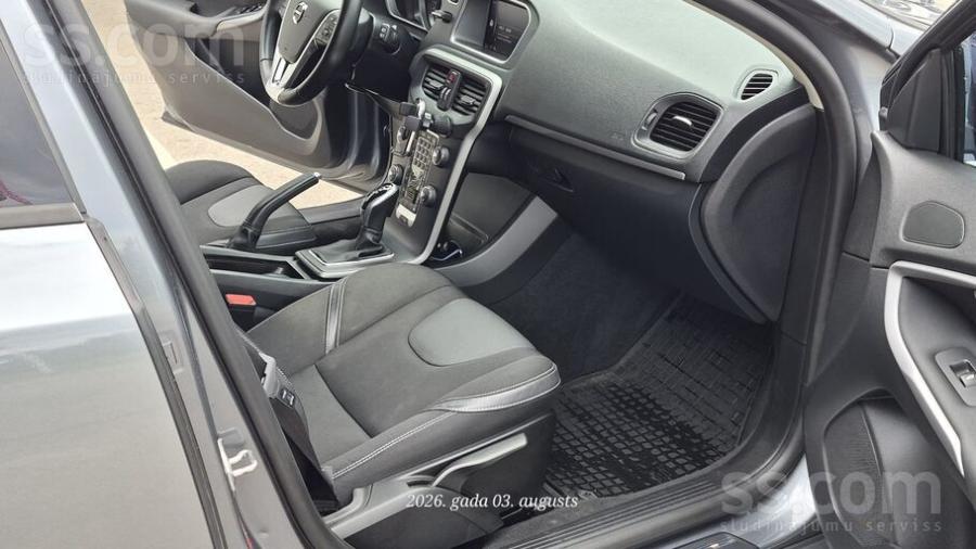 Pelēks Volvo V40 2018 Jūrmala, ar dzinēja tilpumu 2.00 L un nobraukumu 136 tūkst. km par 8000 €, foto 7 vietnē AUTOMOTO.COM.LV
