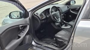 Pelēks Volvo V40 2018 Jūrmala, ar dzinēja tilpumu 2.00 L un nobraukumu 136 tūkst. km par 8000 €, foto 10 vietnē AUTOMOTO.COM.LV