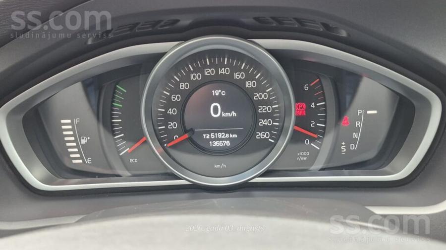 Pelēks Volvo V40 2018 Jūrmala, ar dzinēja tilpumu 2.00 L un nobraukumu 136 tūkst. km par 8000 €, foto 11 vietnē AUTOMOTO.COM.LV