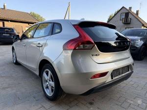 Pelēks Volvo V40 2018 Kauņa, ar dzinēja tilpumu 1.97 L un nobraukumu 140 tūkst. km par 8850 €, foto 4 vietnē AUTOMOTO.COM.LV