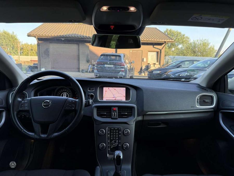 Pelēks Volvo V40 2018 Kauņa, ar dzinēja tilpumu 1.97 L un nobraukumu 140 tūkst. km par 8850 €, foto 10 vietnē AUTOMOTO.COM.LV