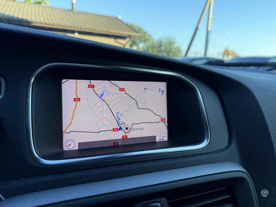 Pelēks Volvo V40 2018 Kauņa, ar dzinēja tilpumu 1.97 L un nobraukumu 140 tūkst. km par 8850 €, foto 13 vietnē AUTOMOTO.COM.LV