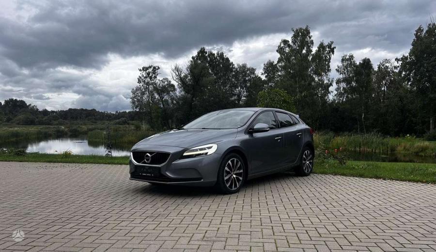Pelēks Volvo V40 2018 Utena, ar dzinēja tilpumu 1.50 L un nobraukumu 291 tūkst. km par 7950 €, foto 1 vietnē AUTOMOTO.COM.LV