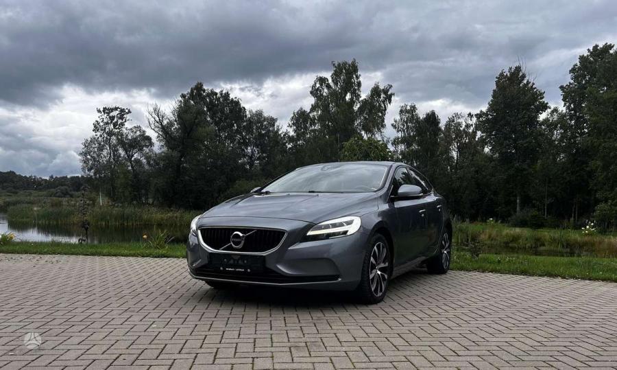 Pelēks Volvo V40 2018 Utena, ar dzinēja tilpumu 1.50 L un nobraukumu 291 tūkst. km par 7950 €, foto 4 vietnē AUTOMOTO.COM.LV