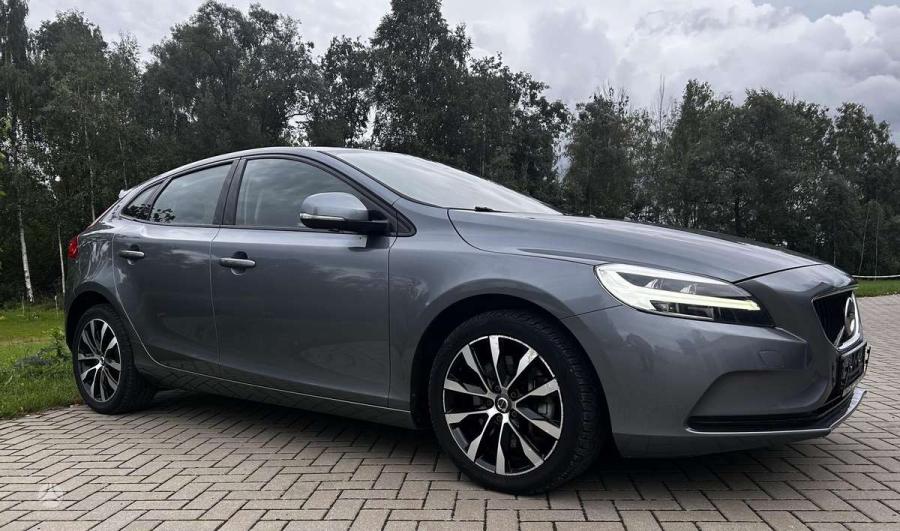 Pelēks Volvo V40 2018 Utena, ar dzinēja tilpumu 1.50 L un nobraukumu 291 tūkst. km par 7950 €, foto 14 vietnē AUTOMOTO.COM.LV