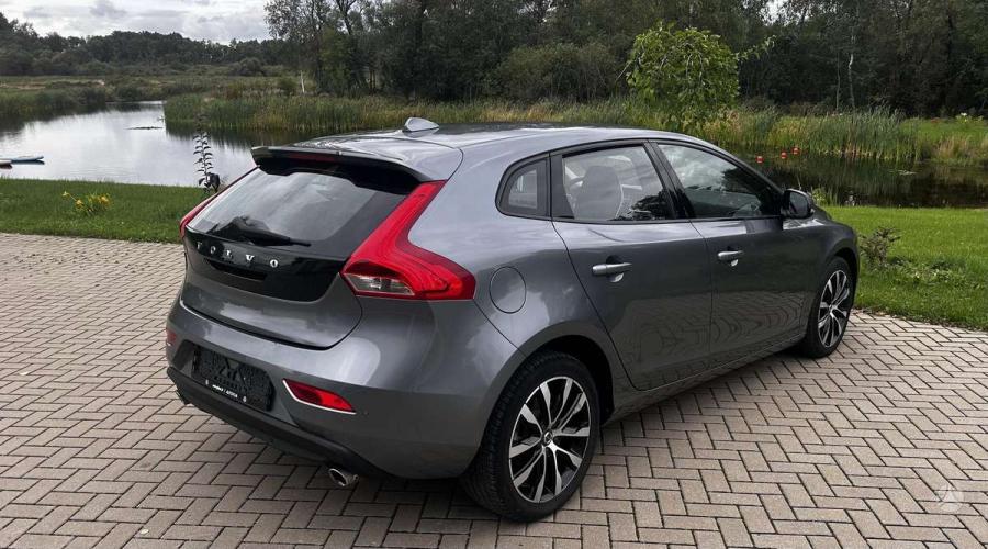 Pelēks Volvo V40 2018 Utena, ar dzinēja tilpumu 1.50 L un nobraukumu 291 tūkst. km par 7950 €, foto 16 vietnē AUTOMOTO.COM.LV