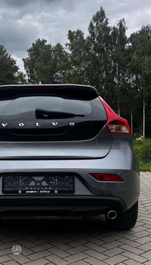 Pelēks Volvo V40 2018 Utena, ar dzinēja tilpumu 1.50 L un nobraukumu 291 tūkst. km par 7950 €, foto 20 vietnē AUTOMOTO.COM.LV
