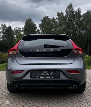 Pelēks Volvo V40 2018 Utena, ar dzinēja tilpumu 1.50 L un nobraukumu 291 tūkst. km par 7950 €, foto 21 vietnē AUTOMOTO.COM.LV