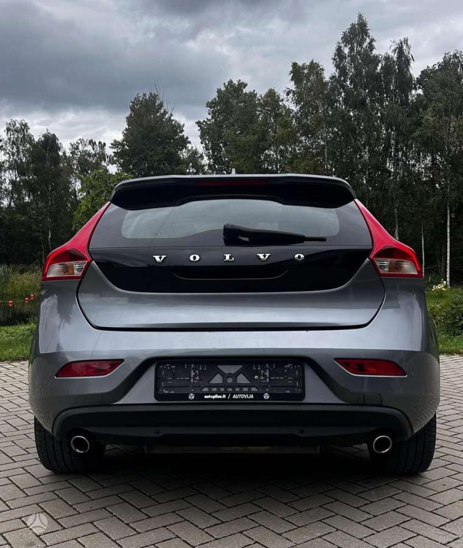 Pelēks Volvo V40 2018 Utena, ar dzinēja tilpumu 1.50 L un nobraukumu 291 tūkst. km par 7950 €, foto 21 vietnē AUTOMOTO.COM.LV