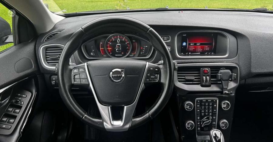 Pelēks Volvo V40 2018 Utena, ar dzinēja tilpumu 1.50 L un nobraukumu 291 tūkst. km par 7950 €, foto 22 vietnē AUTOMOTO.COM.LV