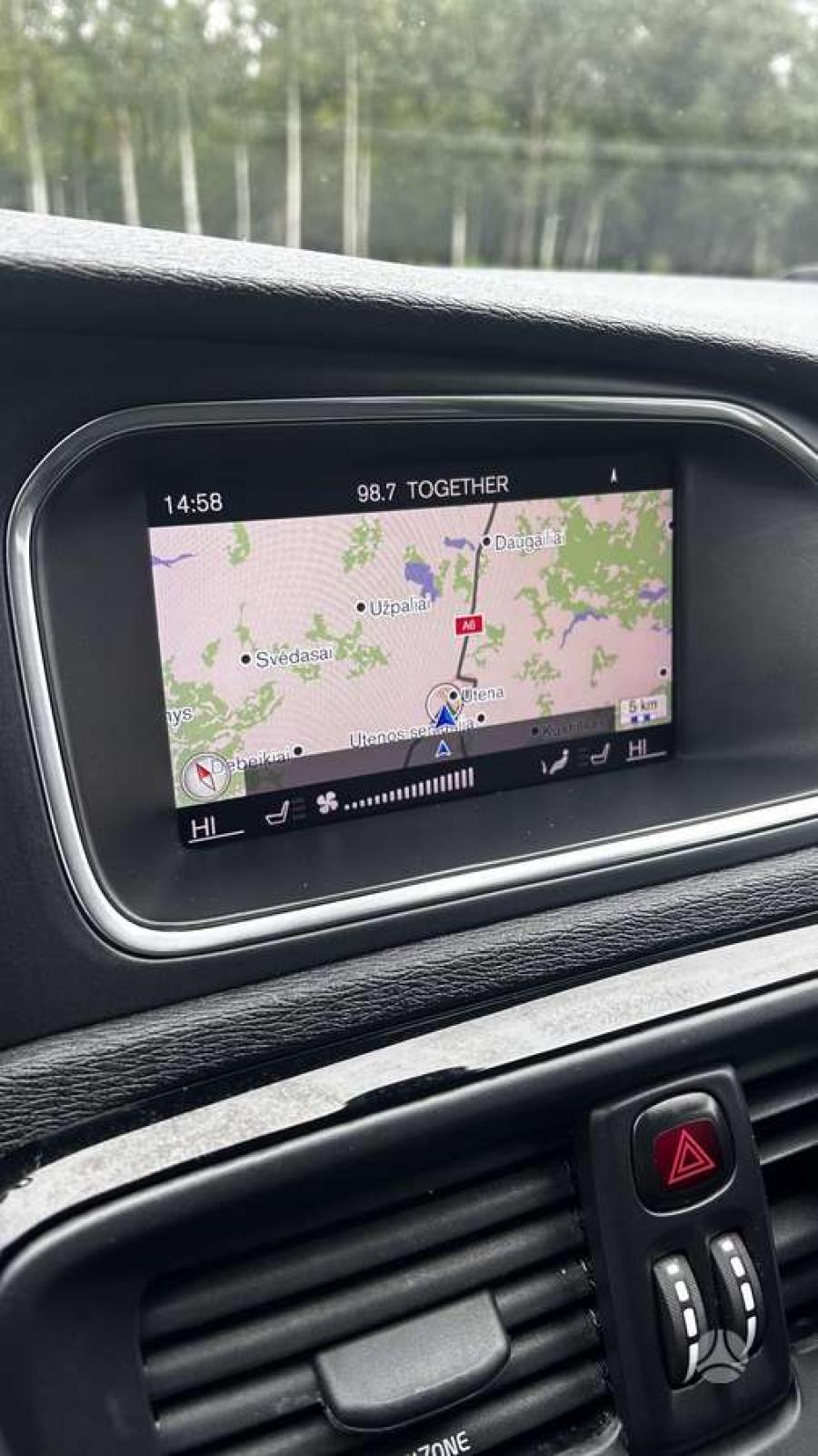 Pelēks Volvo V40 2018 Utena, ar dzinēja tilpumu 1.50 L un nobraukumu 291 tūkst. km par 7950 €, foto 25 vietnē AUTOMOTO.COM.LV