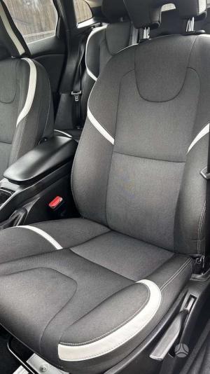 Pelēks Volvo V40 2018 Utena, ar dzinēja tilpumu 1.50 L un nobraukumu 291 tūkst. km par 7950 €, foto 26 vietnē AUTOMOTO.COM.LV