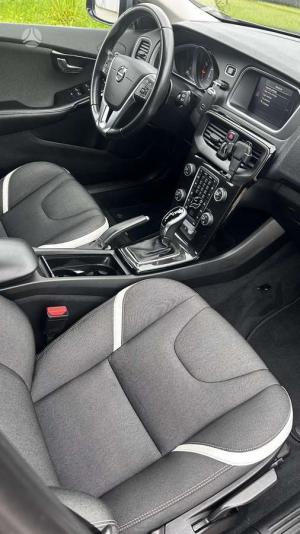 Pelēks Volvo V40 2018 Utena, ar dzinēja tilpumu 1.50 L un nobraukumu 291 tūkst. km par 7950 €, foto 28 vietnē AUTOMOTO.COM.LV