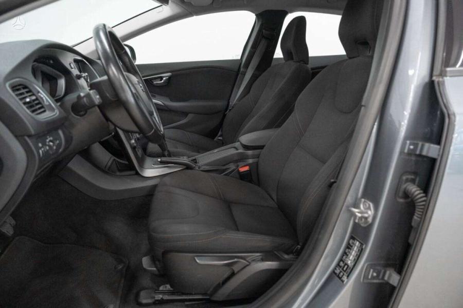 Pelēks Volvo V40 2018 Viļņa, ar dzinēja tilpumu 2.00 L un nobraukumu 146 tūkst. km par 9900 €, foto 8 vietnē AUTOMOTO.COM.LV