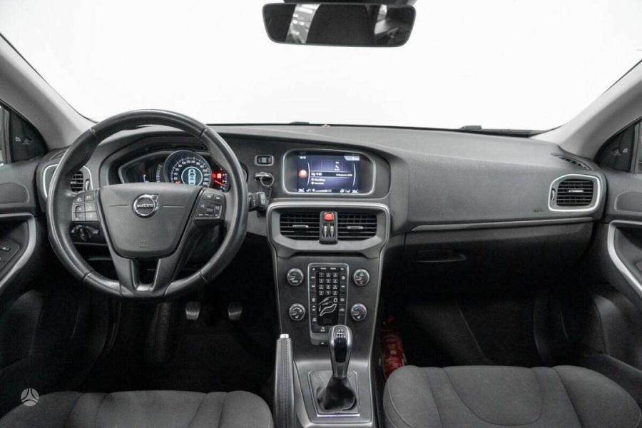 Pelēks Volvo V40 2018 Viļņa, ar dzinēja tilpumu 2.00 L un nobraukumu 146 tūkst. km par 9900 €, foto 9 vietnē AUTOMOTO.COM.LV