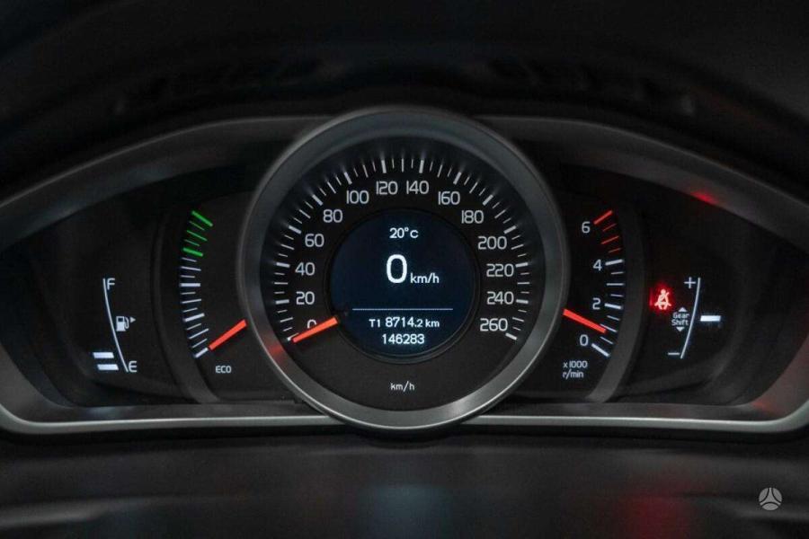 Pelēks Volvo V40 2018 Viļņa, ar dzinēja tilpumu 2.00 L un nobraukumu 146 tūkst. km par 9900 €, foto 11 vietnē AUTOMOTO.COM.LV
