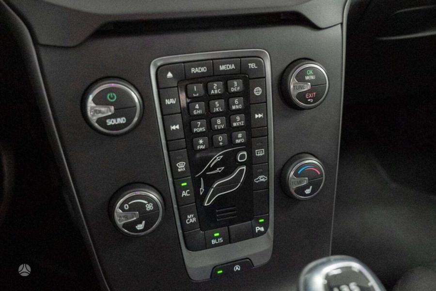 Pelēks Volvo V40 2018 Viļņa, ar dzinēja tilpumu 2.00 L un nobraukumu 146 tūkst. km par 9900 €, foto 16 vietnē AUTOMOTO.COM.LV