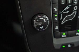 Pelēks Volvo V40 2018 Viļņa, ar dzinēja tilpumu 2.00 L un nobraukumu 146 tūkst. km par 9900 €, foto 17 vietnē AUTOMOTO.COM.LV