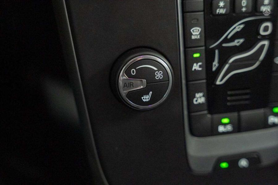Pelēks Volvo V40 2018 Viļņa, ar dzinēja tilpumu 2.00 L un nobraukumu 146 tūkst. km par 9900 €, foto 17 vietnē AUTOMOTO.COM.LV