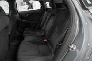 Pelēks Volvo V40 2018 Viļņa, ar dzinēja tilpumu 2.00 L un nobraukumu 146 tūkst. km par 9900 €, foto 19 vietnē AUTOMOTO.COM.LV