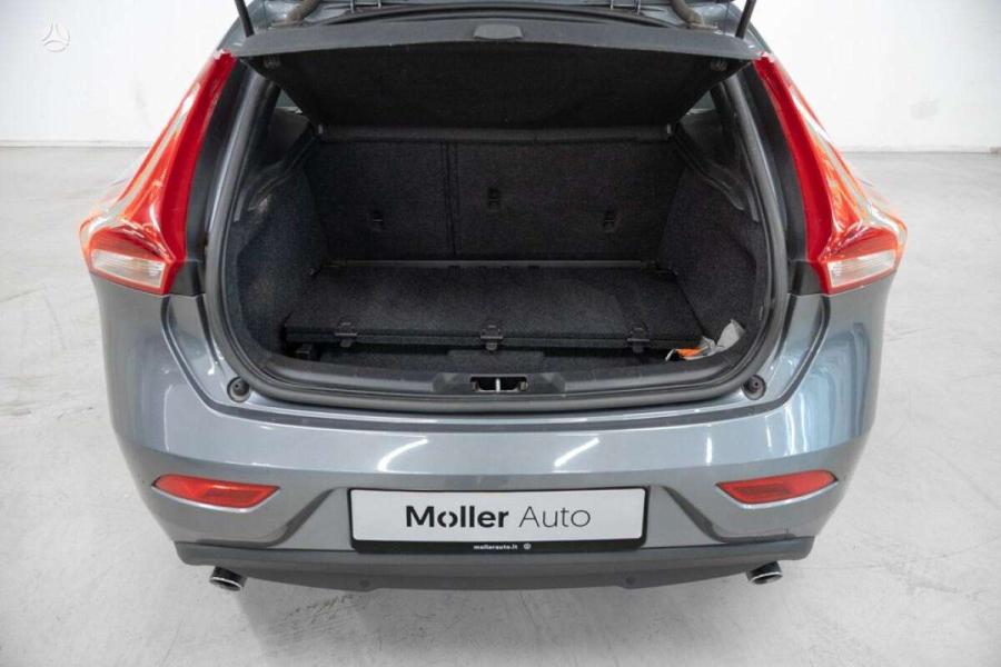 Pelēks Volvo V40 2018 Viļņa, ar dzinēja tilpumu 2.00 L un nobraukumu 146 tūkst. km par 9900 €, foto 20 vietnē AUTOMOTO.COM.LV