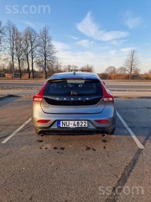 Pelēks Volvo V40 2019 Daugavpils, ar dzinēja tilpumu 2.00 L un nobraukumu 231 tūkst. km par 12700 €, foto 2 vietnē AUTOMOTO.COM.LV