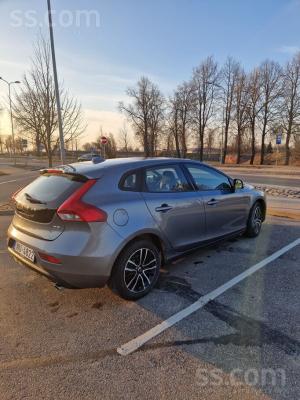 Pelēks Volvo V40 2019 Daugavpils, ar dzinēja tilpumu 2.00 L un nobraukumu 231 tūkst. km par 12700 €, foto 4 vietnē AUTOMOTO.COM.LV