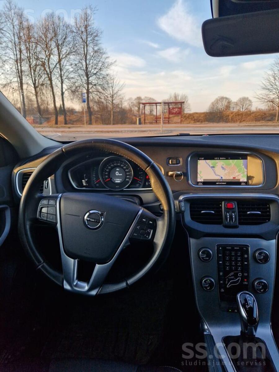 Pelēks Volvo V40 2019 Daugavpils, ar dzinēja tilpumu 2.00 L un nobraukumu 231 tūkst. km par 12700 €, foto 6 vietnē AUTOMOTO.COM.LV