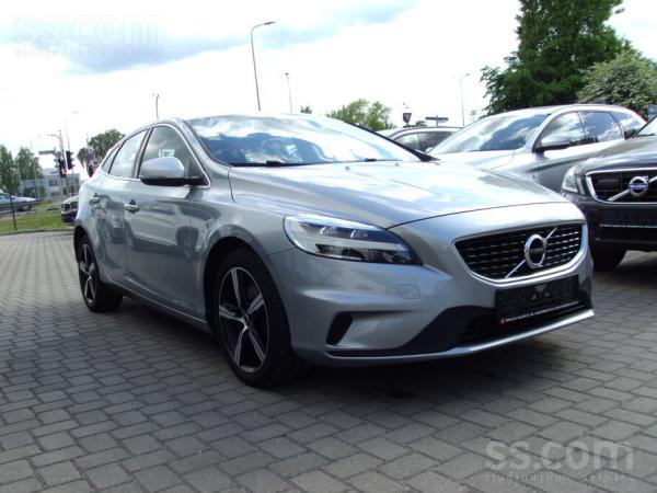 Pelēks Volvo V40 2019 Rīga, ar dzinēja tilpumu 2.00 L un nobraukumu 161 tūkst. km par 14700 €, foto 2 vietnē AUTOMOTO.COM.LV
