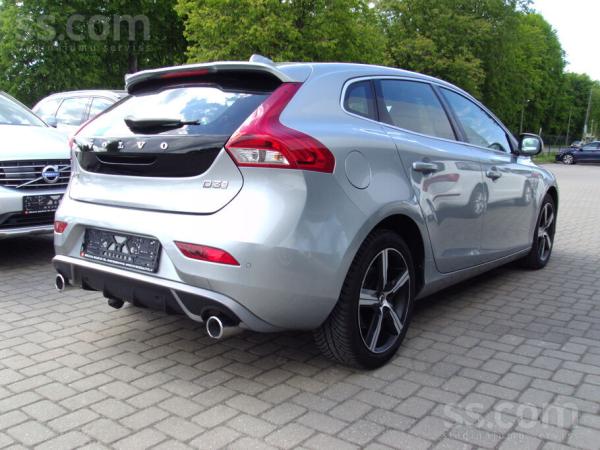 Pelēks Volvo V40 2019 Rīga, ar dzinēja tilpumu 2.00 L un nobraukumu 161 tūkst. km par 14700 €, foto 3 vietnē AUTOMOTO.COM.LV