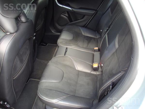 Pelēks Volvo V40 2019 Rīga, ar dzinēja tilpumu 2.00 L un nobraukumu 161 tūkst. km par 14700 €, foto 5 vietnē AUTOMOTO.COM.LV