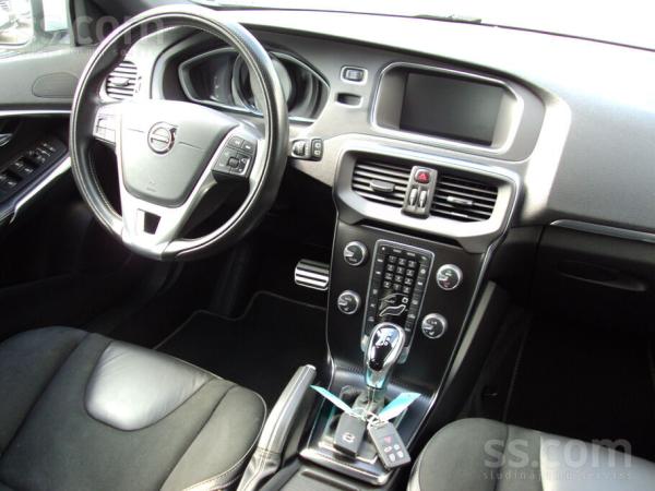 Pelēks Volvo V40 2019 Rīga, ar dzinēja tilpumu 2.00 L un nobraukumu 161 tūkst. km par 14700 €, foto 6 vietnē AUTOMOTO.COM.LV