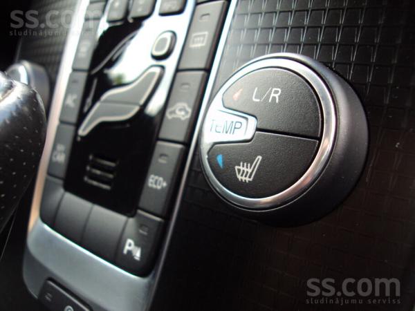 Pelēks Volvo V40 2019 Rīga, ar dzinēja tilpumu 2.00 L un nobraukumu 161 tūkst. km par 14700 €, foto 9 vietnē AUTOMOTO.COM.LV