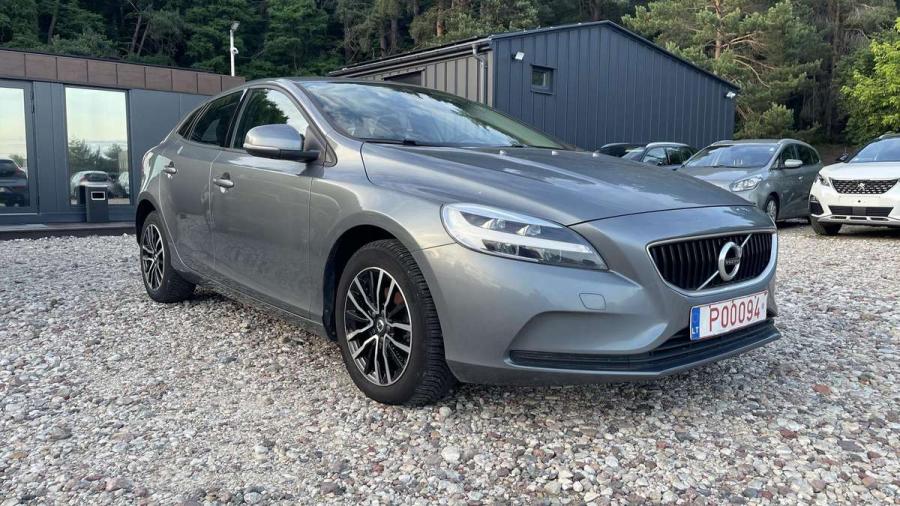 Pelēks Volvo V40 2019 Kauņa, ar dzinēja tilpumu 1.97 L un nobraukumu 140 tūkst. km par 8950 €, foto 1 vietnē AUTOMOTO.COM.LV
