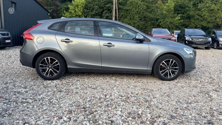 Pelēks Volvo V40 2019 Kauņa, ar dzinēja tilpumu 1.97 L un nobraukumu 140 tūkst. km par 8950 €, foto 3 vietnē AUTOMOTO.COM.LV