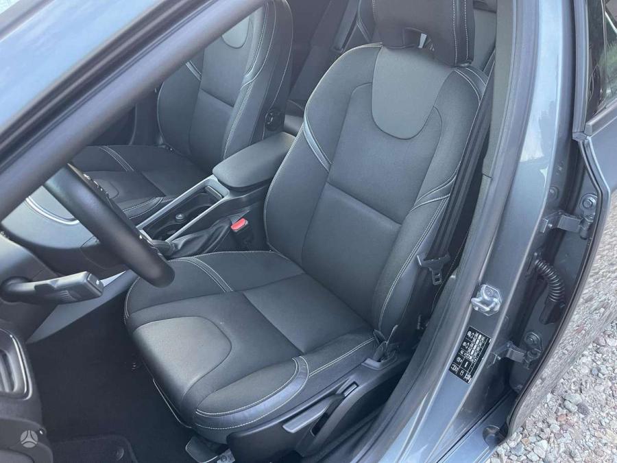 Pelēks Volvo V40 2019 Kauņa, ar dzinēja tilpumu 1.97 L un nobraukumu 140 tūkst. km par 8950 €, foto 10 vietnē AUTOMOTO.COM.LV