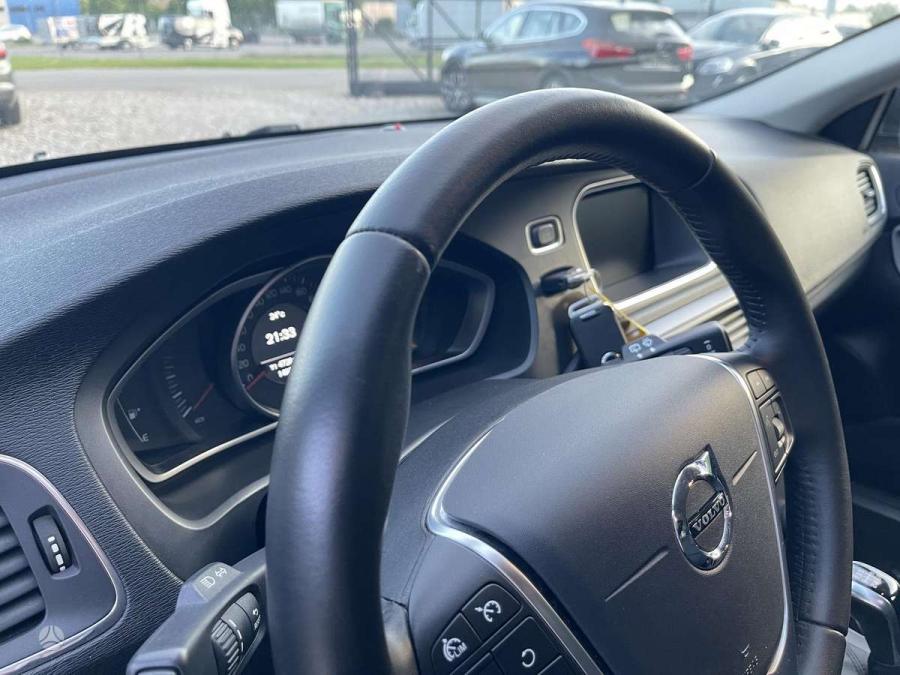 Pelēks Volvo V40 2019 Kauņa, ar dzinēja tilpumu 1.97 L un nobraukumu 140 tūkst. km par 8950 €, foto 11 vietnē AUTOMOTO.COM.LV