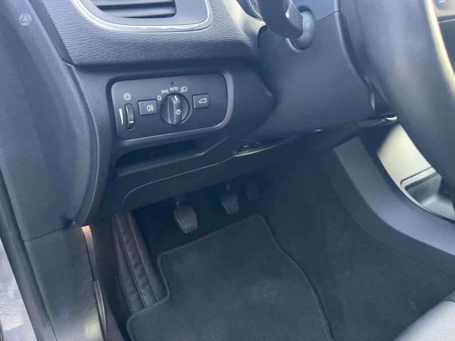 Pelēks Volvo V40 2019 Kauņa, ar dzinēja tilpumu 1.97 L un nobraukumu 140 tūkst. km par 8950 €, foto 12 vietnē AUTOMOTO.COM.LV