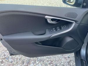 Pelēks Volvo V40 2019 Kauņa, ar dzinēja tilpumu 1.97 L un nobraukumu 140 tūkst. km par 8950 €, foto 13 vietnē AUTOMOTO.COM.LV