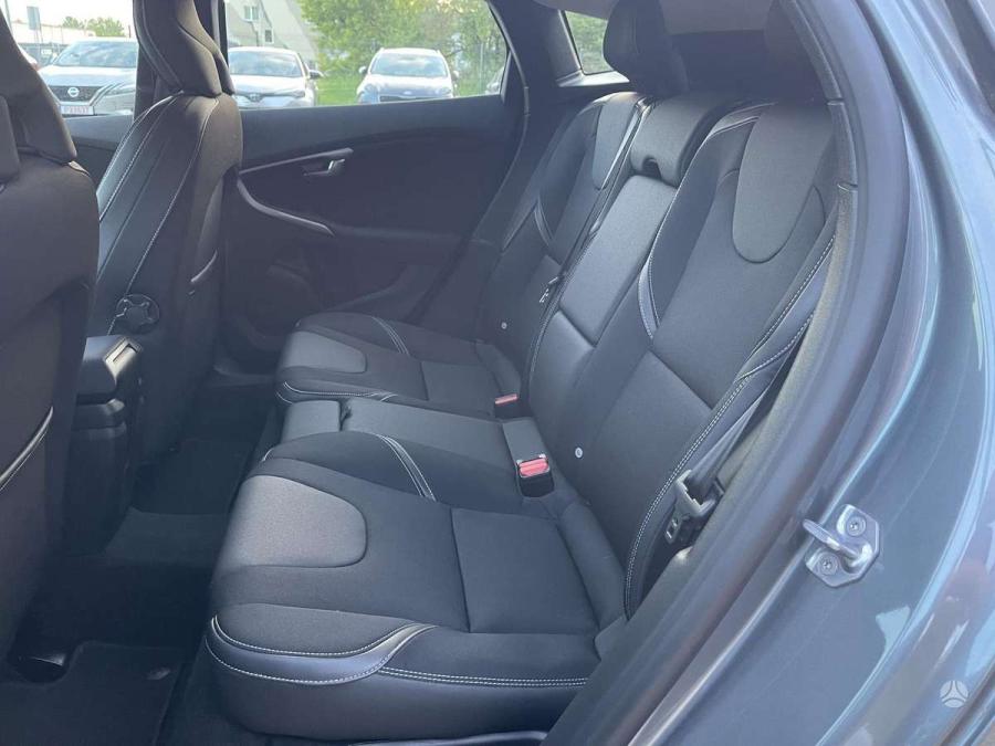 Pelēks Volvo V40 2019 Kauņa, ar dzinēja tilpumu 1.97 L un nobraukumu 140 tūkst. km par 8950 €, foto 16 vietnē AUTOMOTO.COM.LV