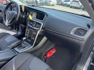 Pelēks Volvo V40 2019 Kauņa, ar dzinēja tilpumu 1.97 L un nobraukumu 140 tūkst. km par 8950 €, foto 19 vietnē AUTOMOTO.COM.LV