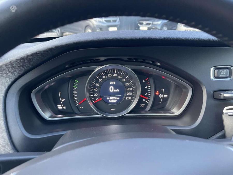 Pelēks Volvo V40 2019 Kauņa, ar dzinēja tilpumu 1.97 L un nobraukumu 140 tūkst. km par 8950 €, foto 27 vietnē AUTOMOTO.COM.LV
