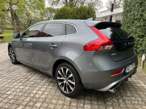 Pelēks Volvo V40 2019 Rīga, ar dzinēja tilpumu 2.00 L un nobraukumu 245 tūkst. km par 14850 €, foto 4 vietnē AUTOMOTO.COM.LV