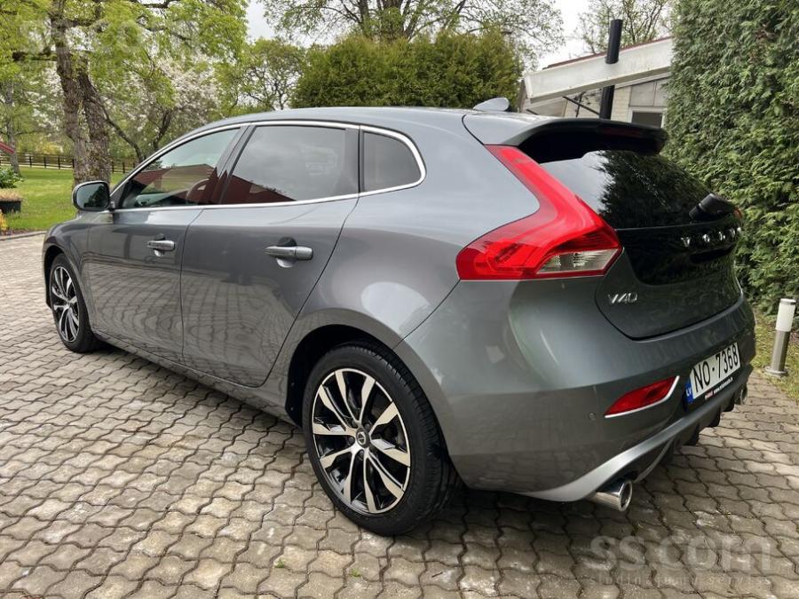 Pelēks Volvo V40 2019 Rīga, ar dzinēja tilpumu 2.00 L un nobraukumu 245 tūkst. km par 14850 €, foto 4 vietnē AUTOMOTO.COM.LV