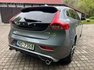 Pelēks Volvo V40 2019 Rīga, ar dzinēja tilpumu 2.00 L un nobraukumu 245 tūkst. km par 14850 €, foto 5 vietnē AUTOMOTO.COM.LV