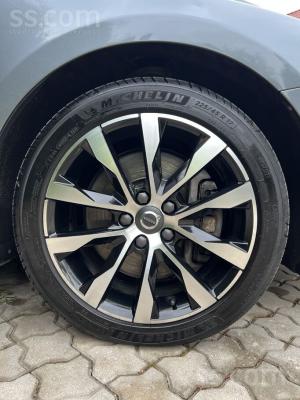 Pelēks Volvo V40 2019 Rīga, ar dzinēja tilpumu 2.00 L un nobraukumu 245 tūkst. km par 14850 €, foto 6 vietnē AUTOMOTO.COM.LV