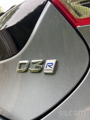 Pelēks Volvo V40 2019 Rīga, ar dzinēja tilpumu 2.00 L un nobraukumu 245 tūkst. km par 14850 €, foto 9 vietnē AUTOMOTO.COM.LV