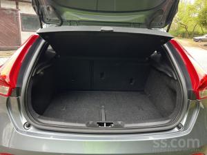 Pelēks Volvo V40 2019 Rīga, ar dzinēja tilpumu 2.00 L un nobraukumu 245 tūkst. km par 14850 €, foto 13 vietnē AUTOMOTO.COM.LV