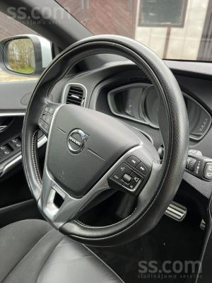 Pelēks Volvo V40 2019 Rīga, ar dzinēja tilpumu 2.00 L un nobraukumu 245 tūkst. km par 14850 €, foto 15 vietnē AUTOMOTO.COM.LV