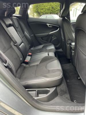Pelēks Volvo V40 2019 Rīga, ar dzinēja tilpumu 2.00 L un nobraukumu 245 tūkst. km par 14850 €, foto 17 vietnē AUTOMOTO.COM.LV